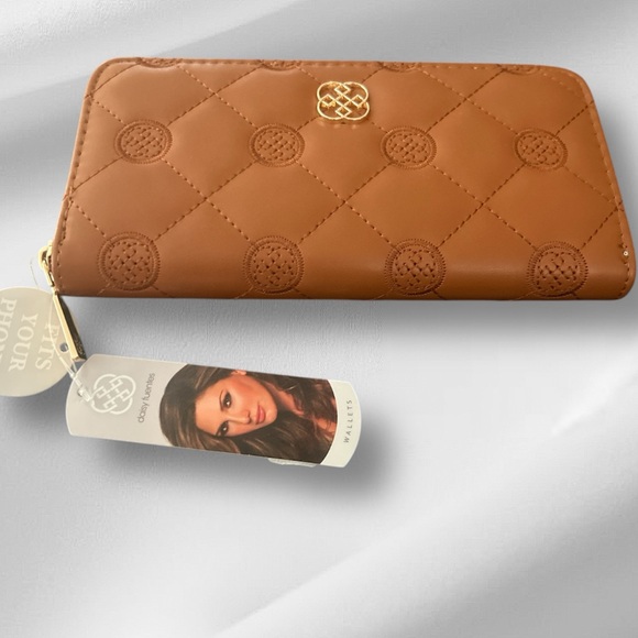 Daisy Fuentes | Bags | Daisy Fuentes Quilted Wallet With Gold Accent ...